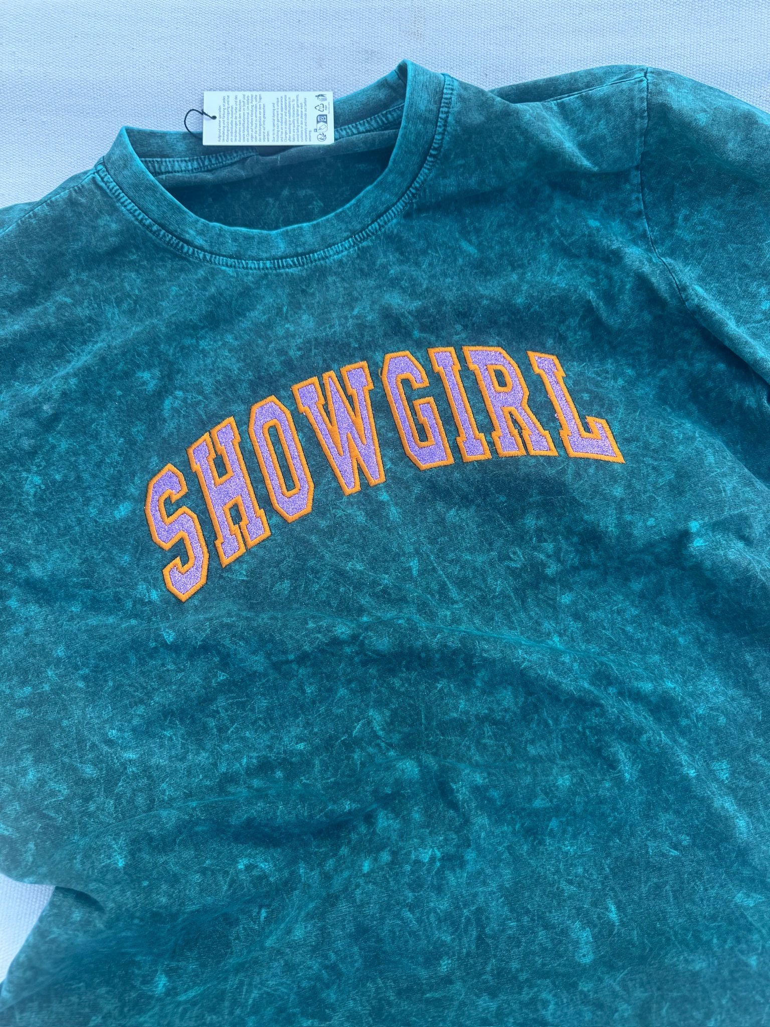 Show appliqué Acid wash green t-shirt – Nova & the new moon